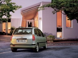 HYUNDAI MATRIX MINI MPV AUTOMATIC